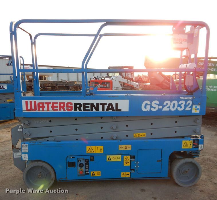 Genie GS-2032 scissor lift in Paola, KS | Item FY9034 sold | Purple Wave