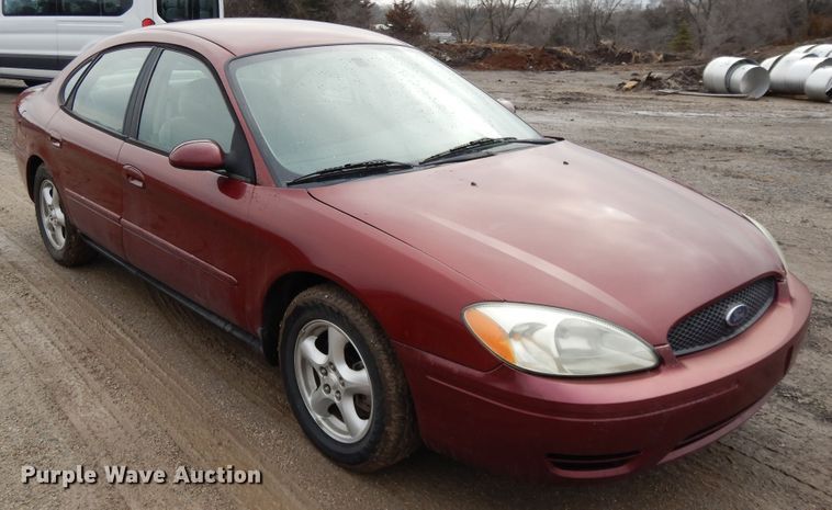 2004 Ford Taurus SE in Olathe, KS | Item DF5858 sold | Purple Wave