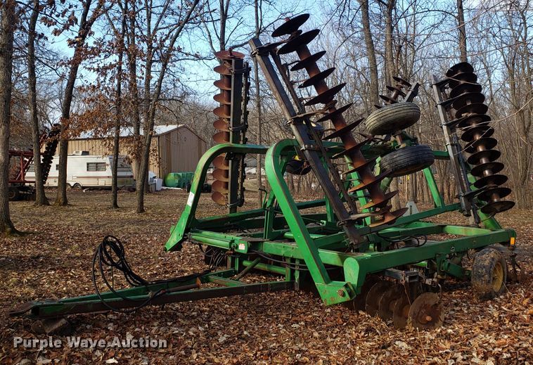 John Deere 335 off-set disk in Concordia, MO | Item DD2650 sold ...