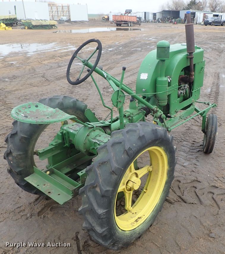 Shaw R8W tractor in Kinsley, KS | Item GR9001 sold | Purple Wave