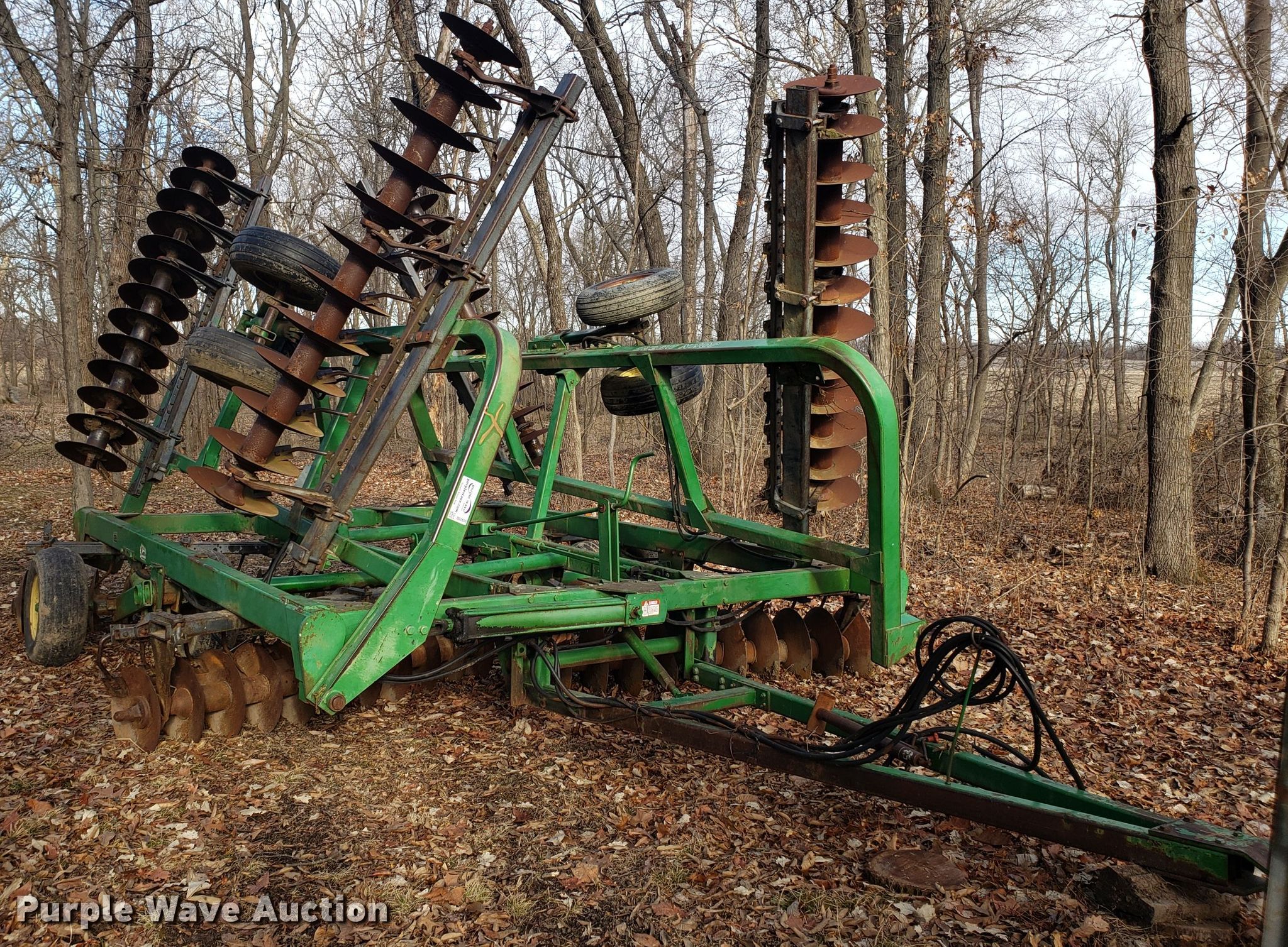 John Deere 335 off-set disk in Concordia, MO | Item DD2650 sold ...