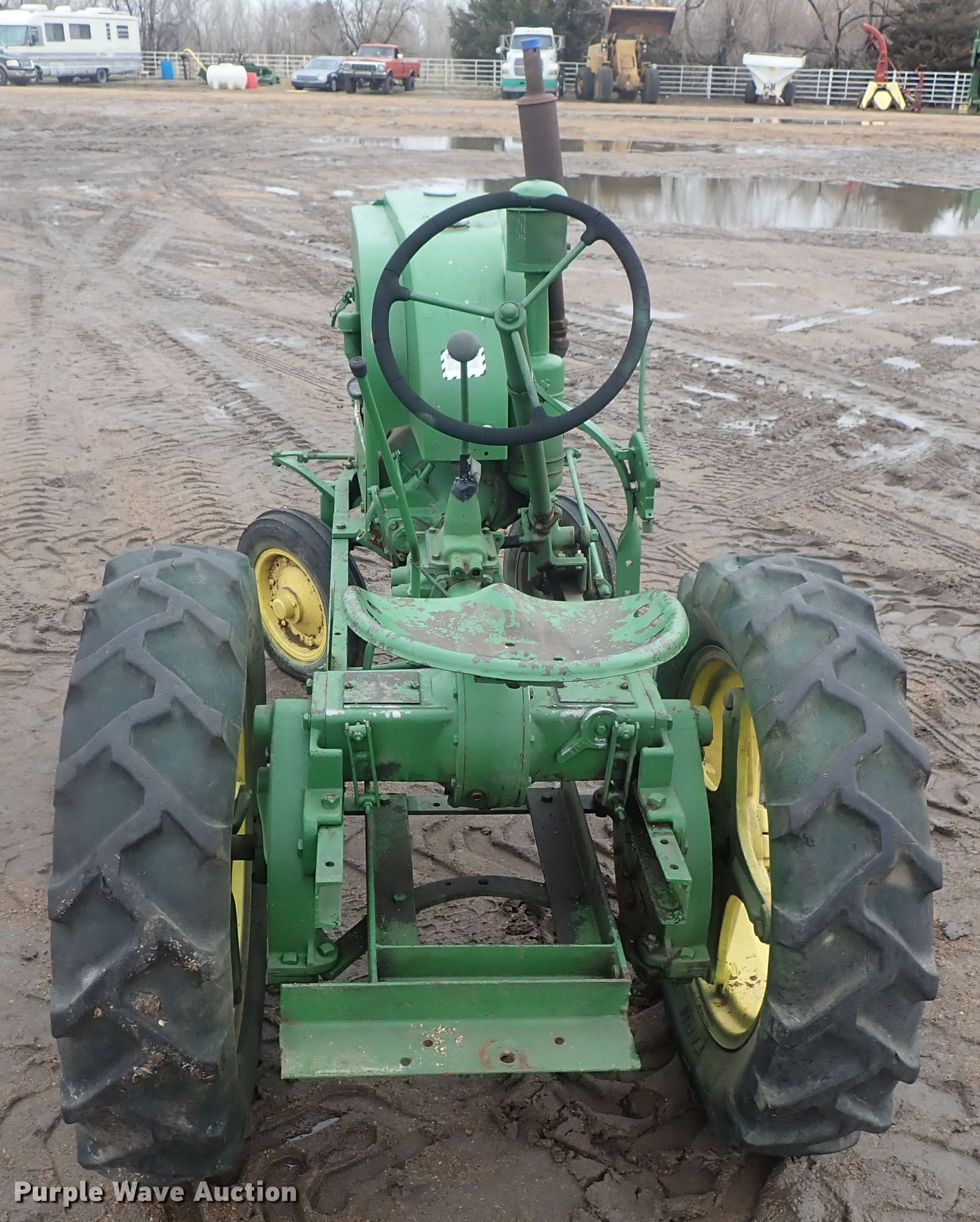 Shaw R8W tractor in Kinsley, KS | Item GR9001 sold | Purple Wave