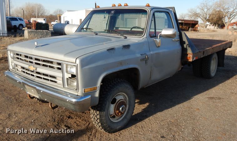 1985 Chevrolet K30 flatbed pickup truck in Concordia, KS | Item DF5867 sold | Purple Wave