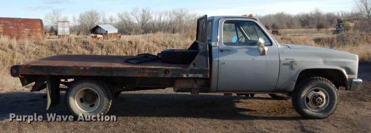 1985 Chevrolet K30 flatbed pickup truck in Concordia, KS | Item DF5867 sold | Purple Wave