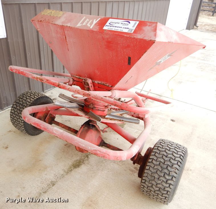 Lely spreader in Stilwell, KS | Item DH4401 sold | Purple Wave