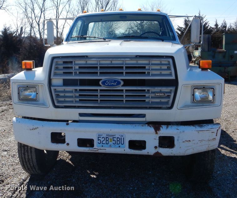 1992 Ford F700 flatbed truck in Clifton Hill, MO | Item DH6385 sold ...