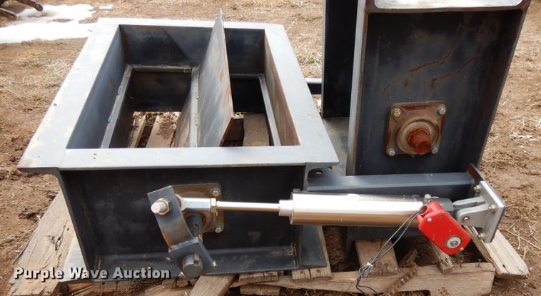 Hopper doors in Canon City, CO | Item DH8475 sold | Purple Wave