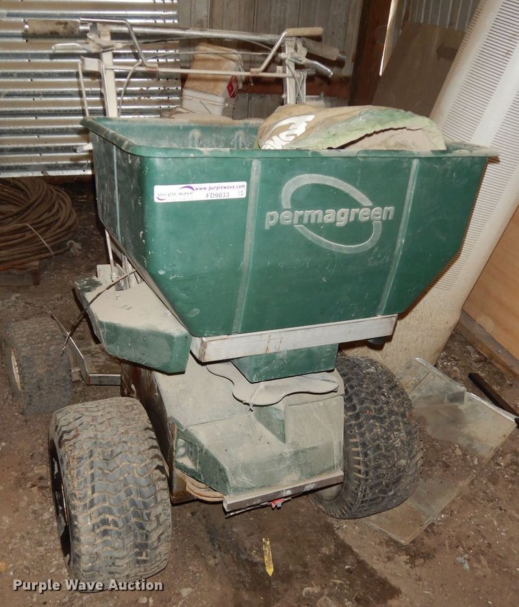 Perma Green spreader in Hiawatha, KS | Item FD9833 sold | Purple Wave