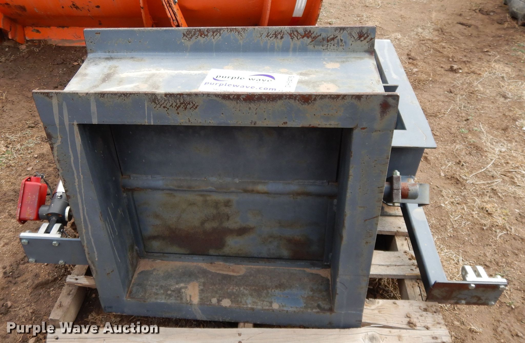 Hopper doors in Canon City, CO | Item DH8475 sold | Purple Wave