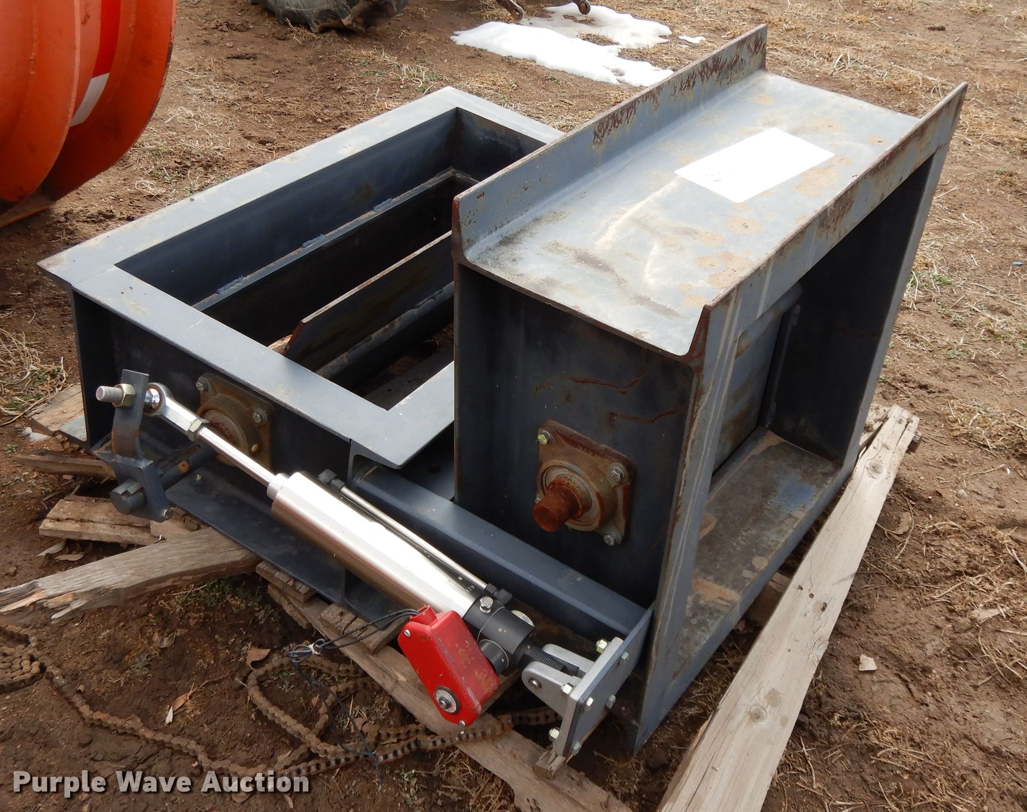 Hopper doors in Canon City, CO | Item DH8475 sold | Purple Wave