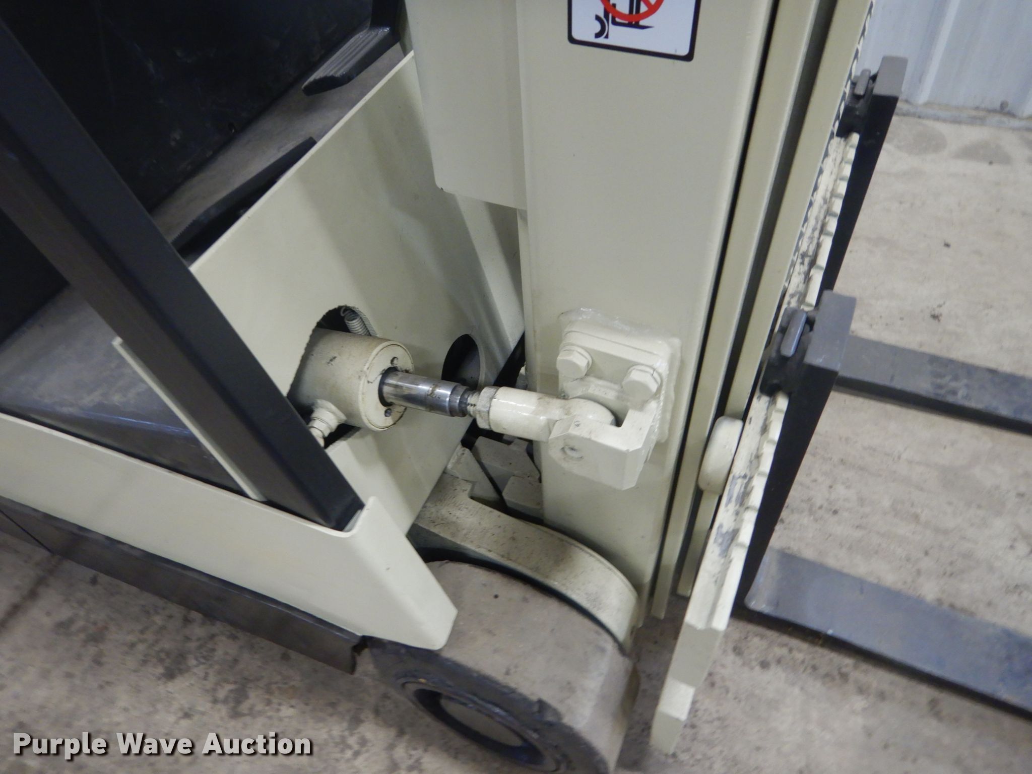 Crown 30SCTT forklift in Hutchinson, MN | Item GW9517 sold | Purple Wave