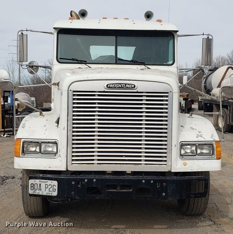 2001 Freightliner FLD semi truck in Kansas City, MO | Item DD2620 sold ...