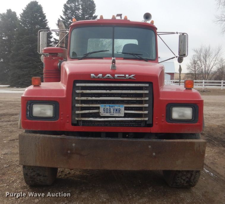 1991 Mack RD690S truck cab and chassis in Orange City, IA | Item GW9488 ...