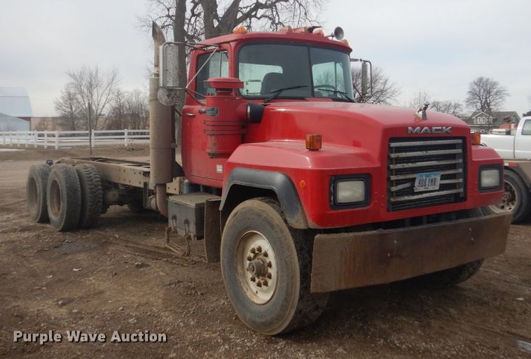 1991 Mack RD690S truck cab and chassis in Orange City, IA | Item GW9488 ...