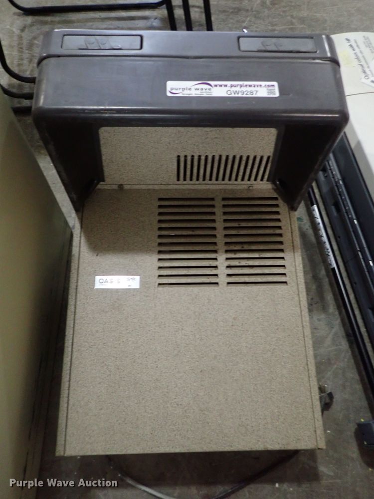 Ebco water fountain in Derby, KS | Item GW9287 sold | Purple Wave