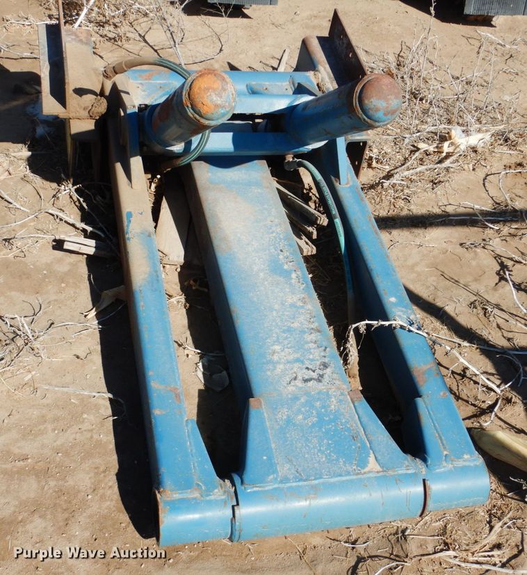 Harsh truck hoist in Eckley, CO | Item GO9025 sold | Purple Wave