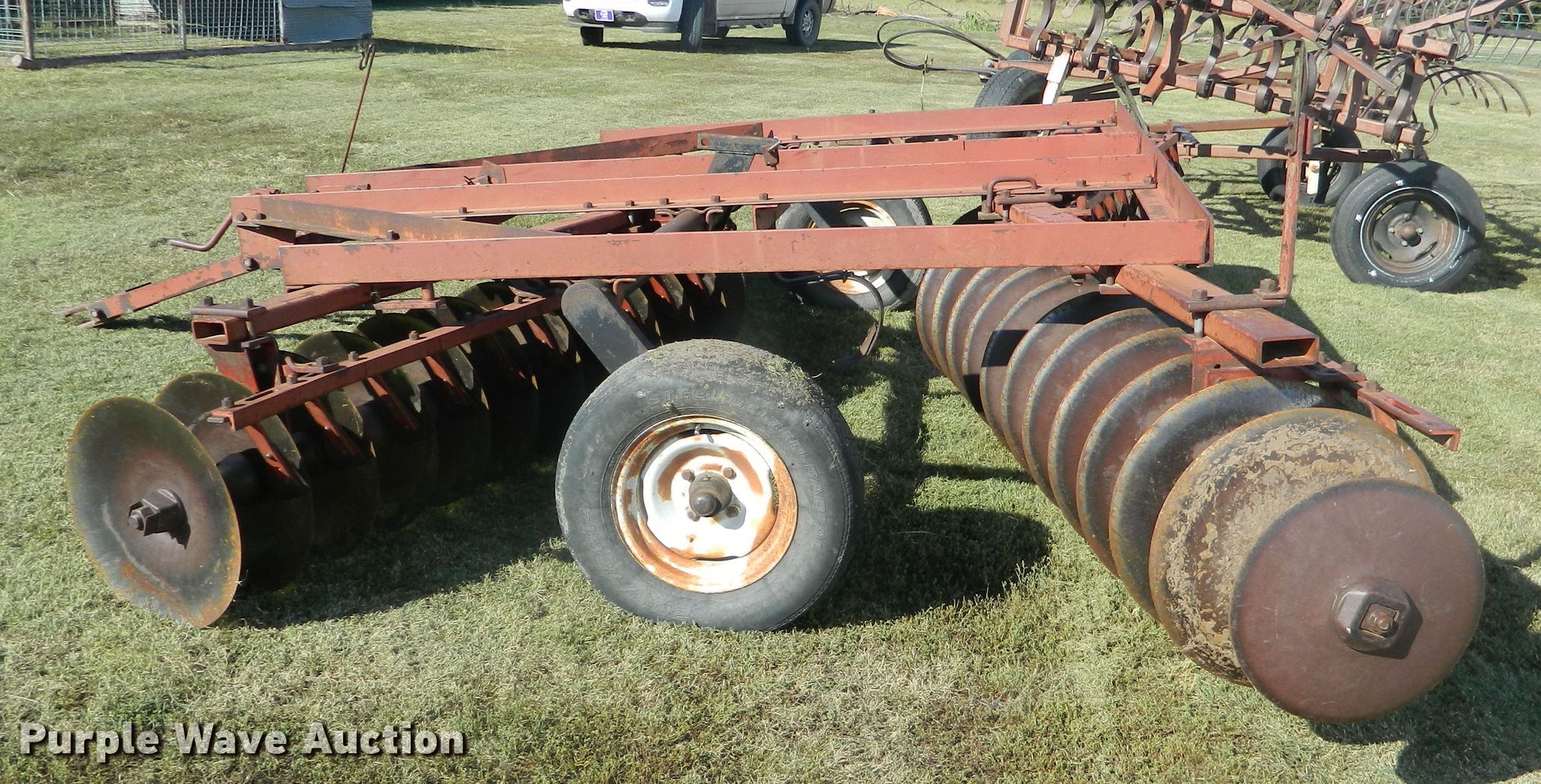 International 350 tandem disk in Olmitz, KS | Item GE9813 sold | Purple ...