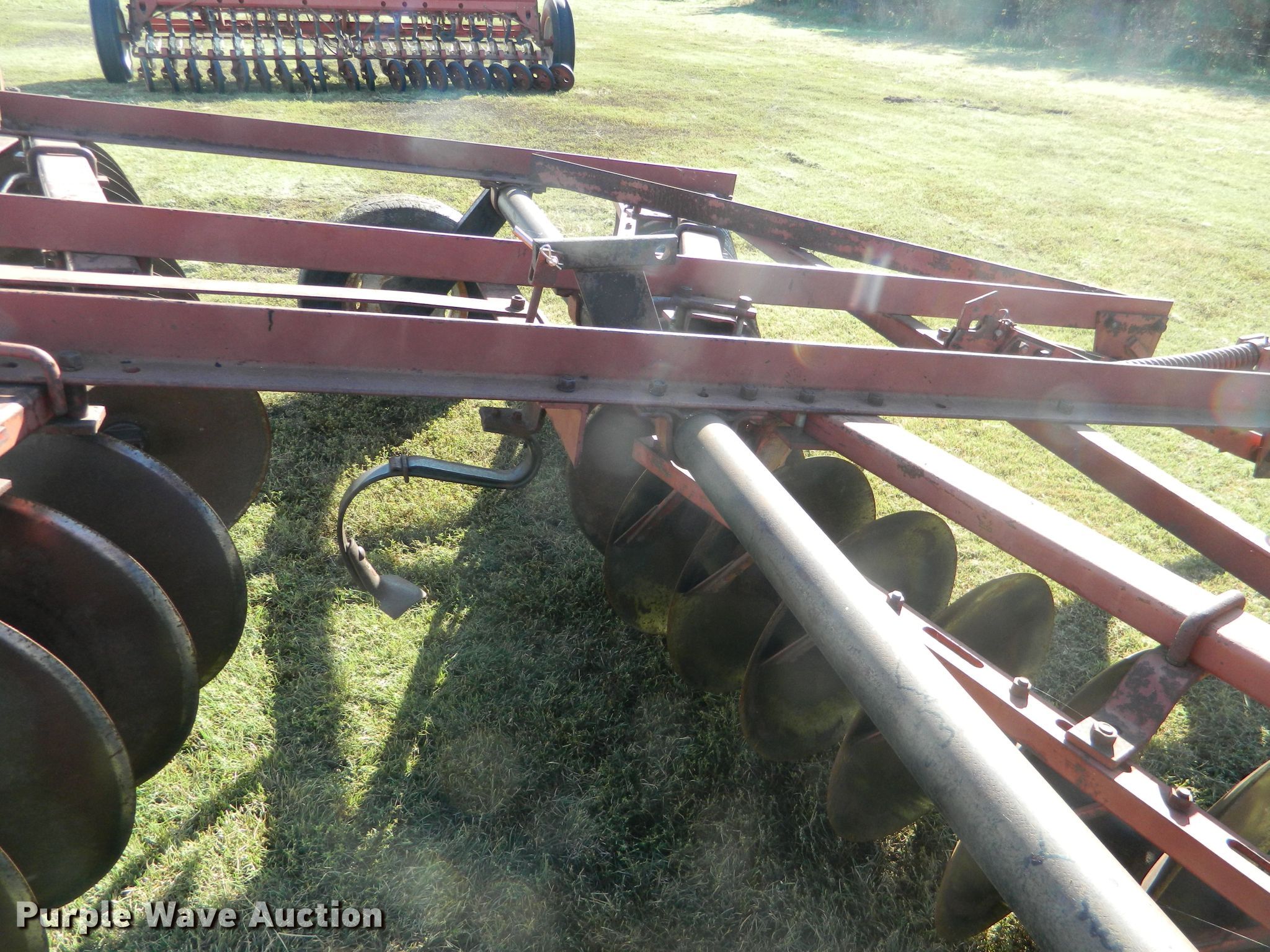 International 350 tandem disk in Olmitz, KS | Item GE9813 sold | Purple ...