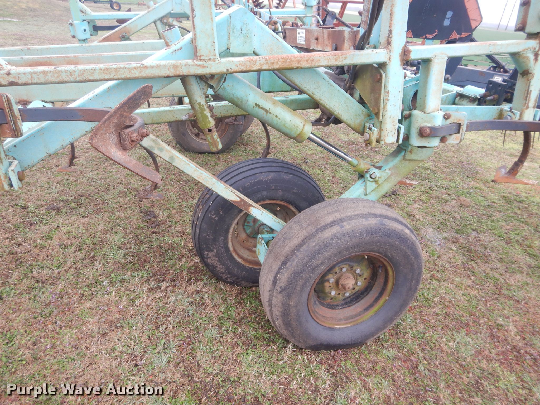 Deutz Allis 1400 chiselvator in Arkansas City, KS | Item GK9079 sold ...