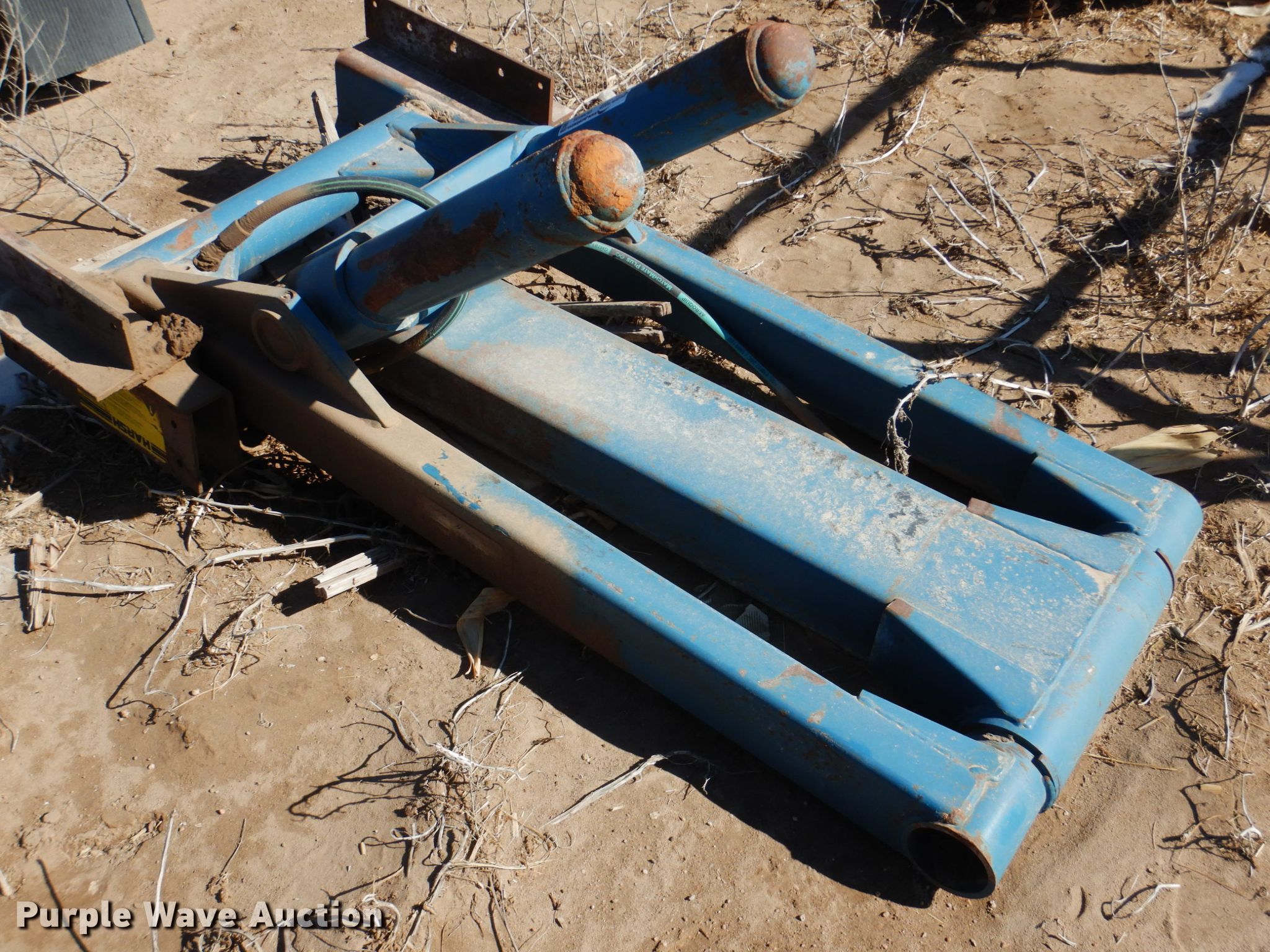 Harsh truck hoist in Eckley, CO | Item GO9025 sold | Purple Wave