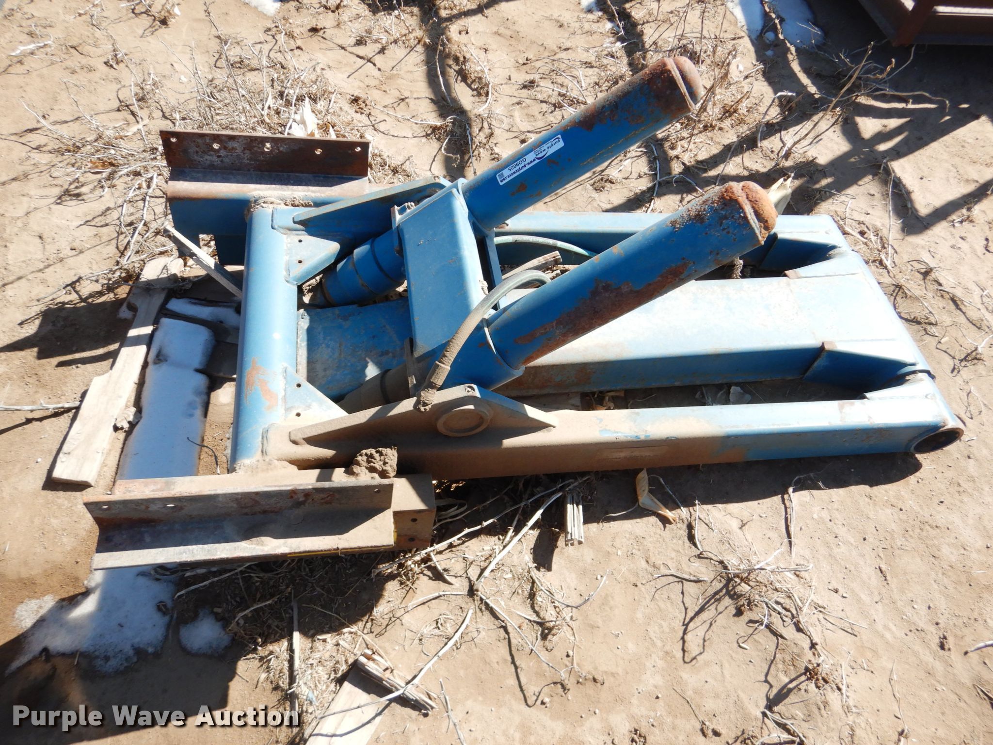 Harsh truck hoist in Eckley, CO | Item GO9025 sold | Purple Wave