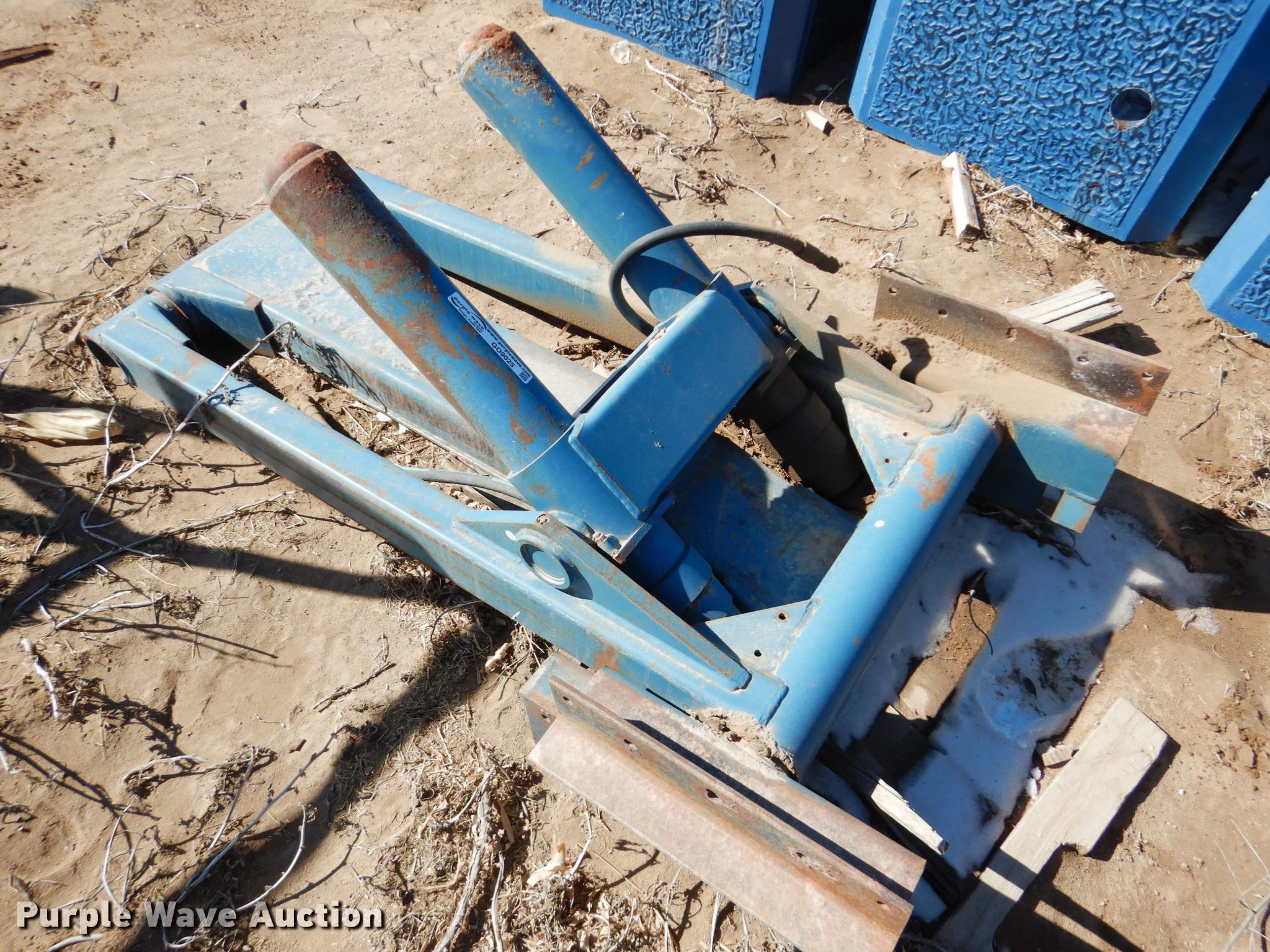 Harsh truck hoist in Eckley, CO | Item GO9025 sold | Purple Wave