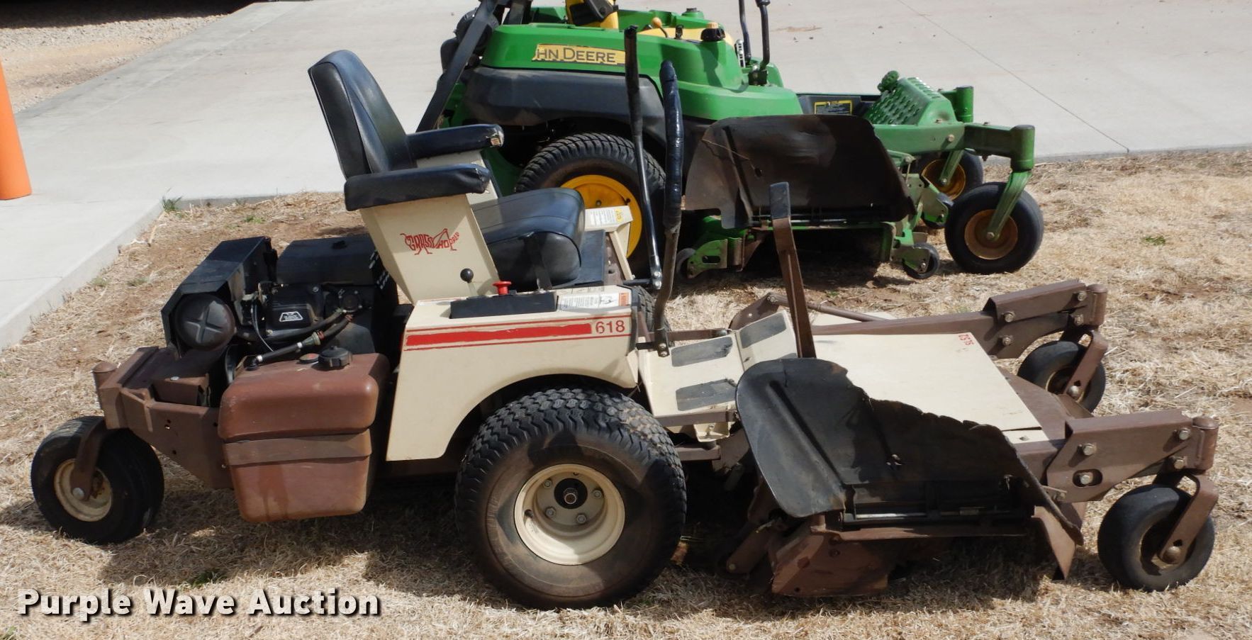 Grasshopper 618 ZTR lawn mower in Wakeeney, KS | Item DJ3064 sold | Purple Wave