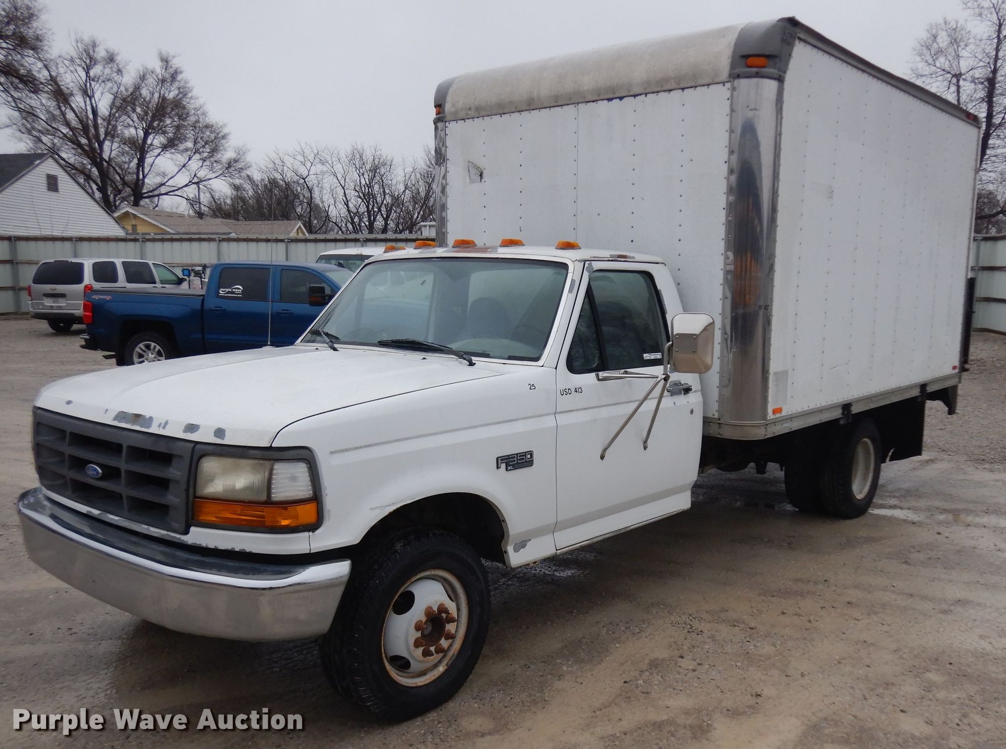 1997 Ford F350 box truck in Chanute, KS | Item GX9979 sold | Purple Wave