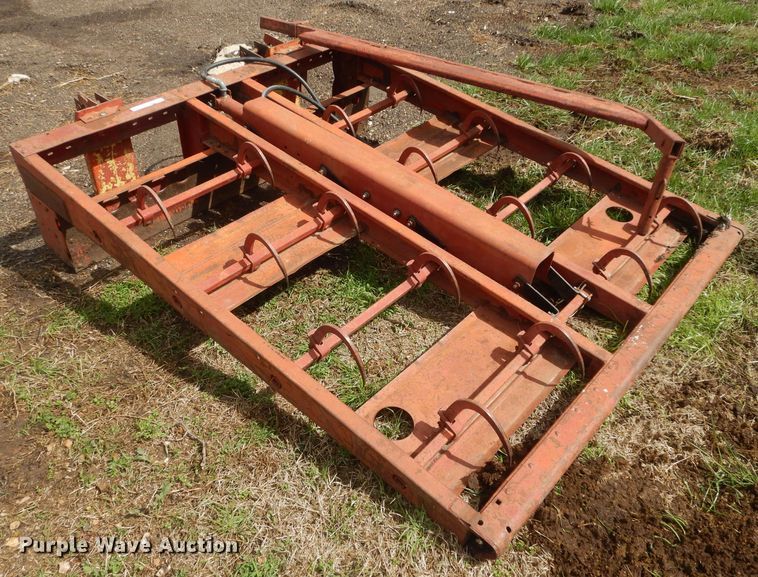 Square bale grabber in Arkansas City, KS | Item GK9121 sold | Purple Wave