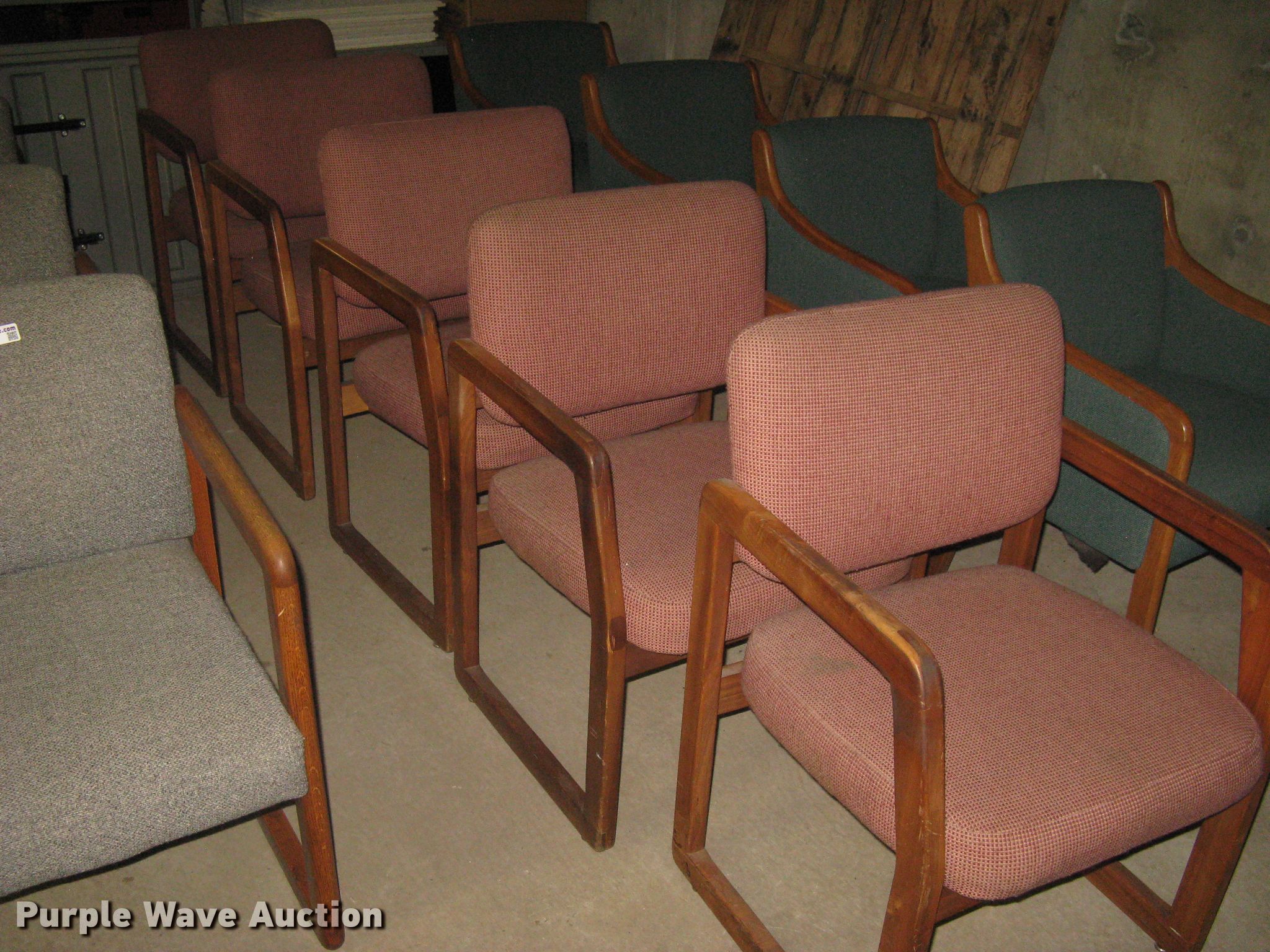 (13) chairs in Wichita, KS | Item GA9536 sold | Purple Wave