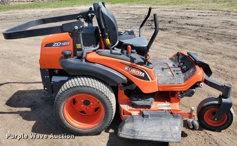 Kubota ZD1211 ZTR lawn mower in Salina, KS | Item GO9128 sold | Purple Wave