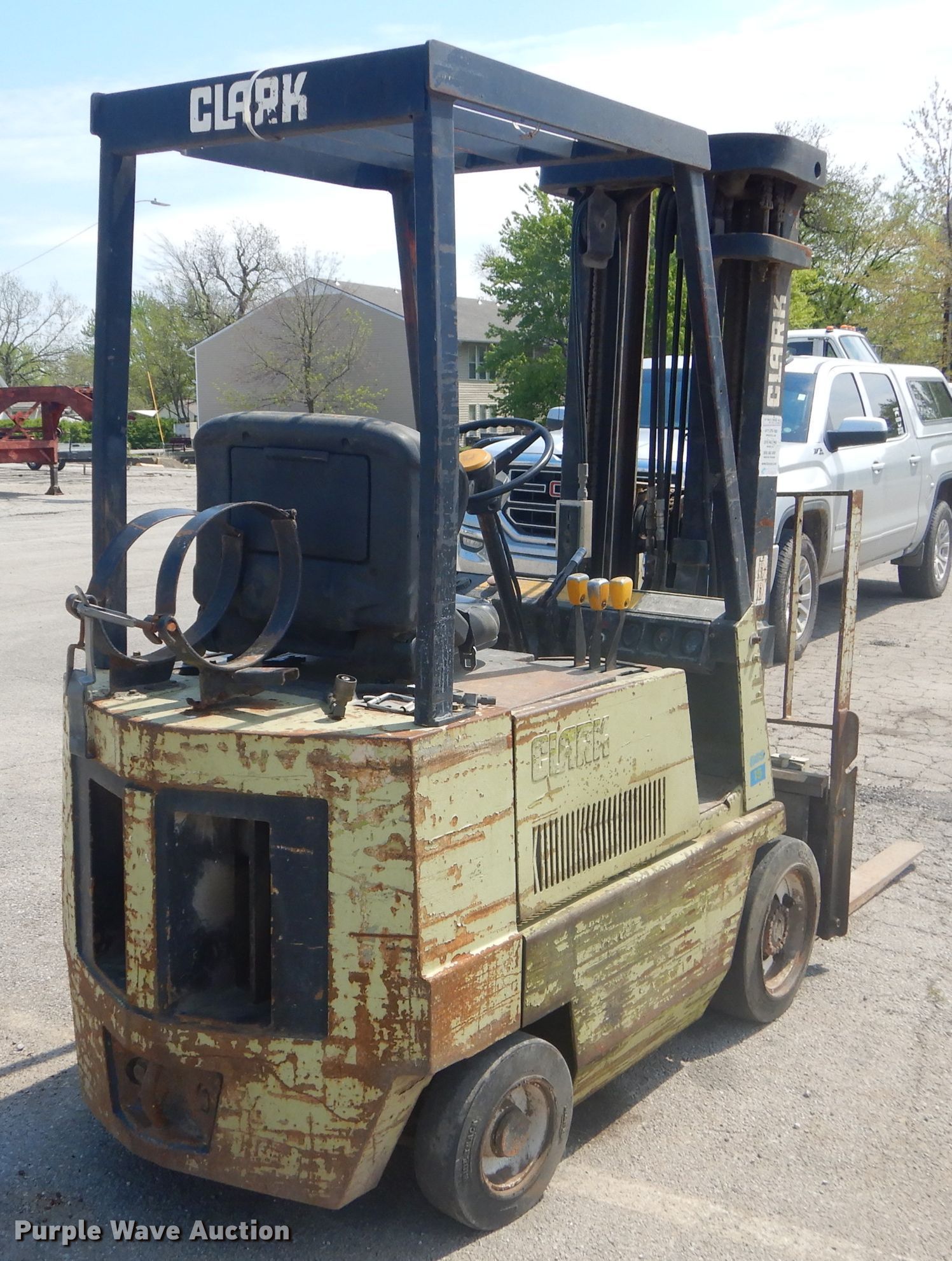 Clark GCS15 forklift in Caney, KS | Item EY9266 sold | Purple Wave