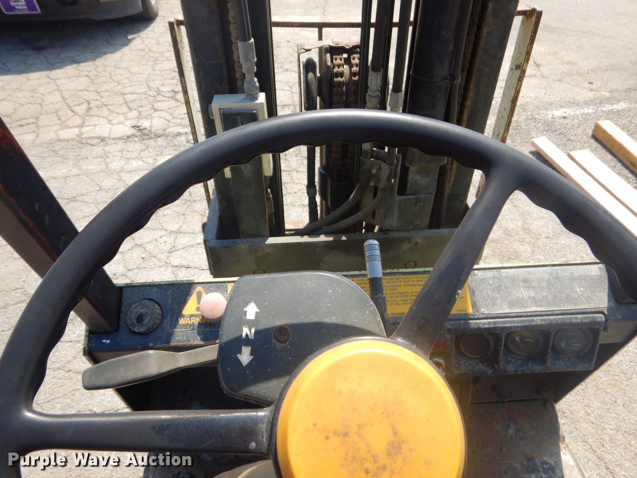 Clark GCS15 forklift in Caney, KS | Item EY9266 sold | Purple Wave