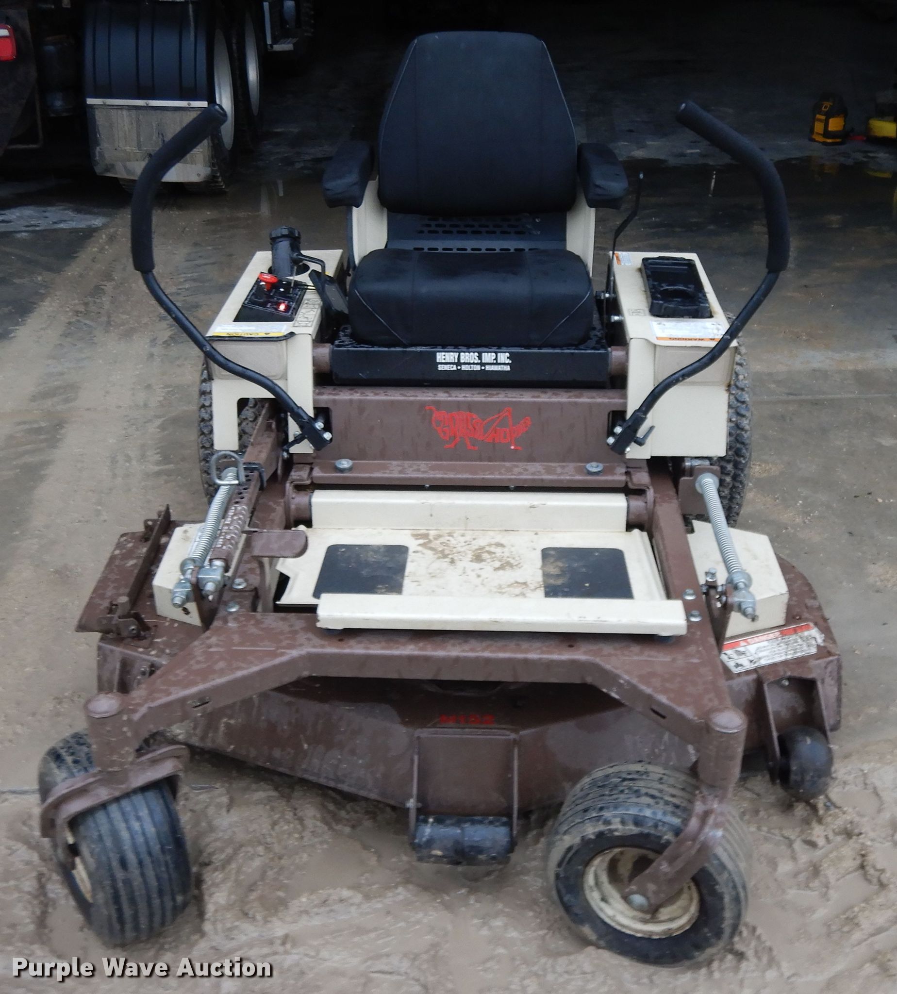 Grasshopper 220 ZTR lawn mower in Abilene, KS | Item DE5649 sold ...