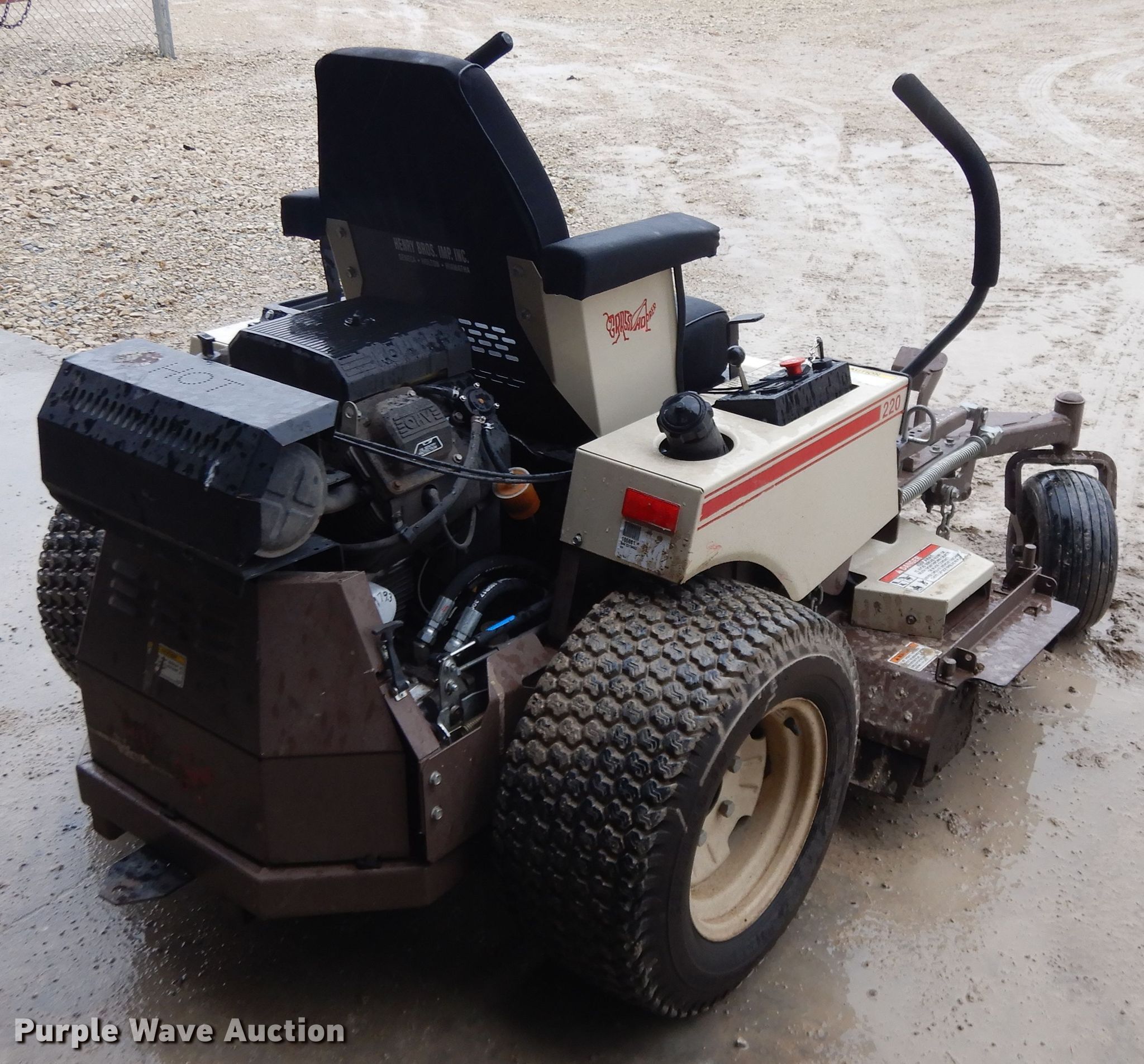Grasshopper 220 ZTR lawn mower in Abilene, KS | Item DE5649 sold ...