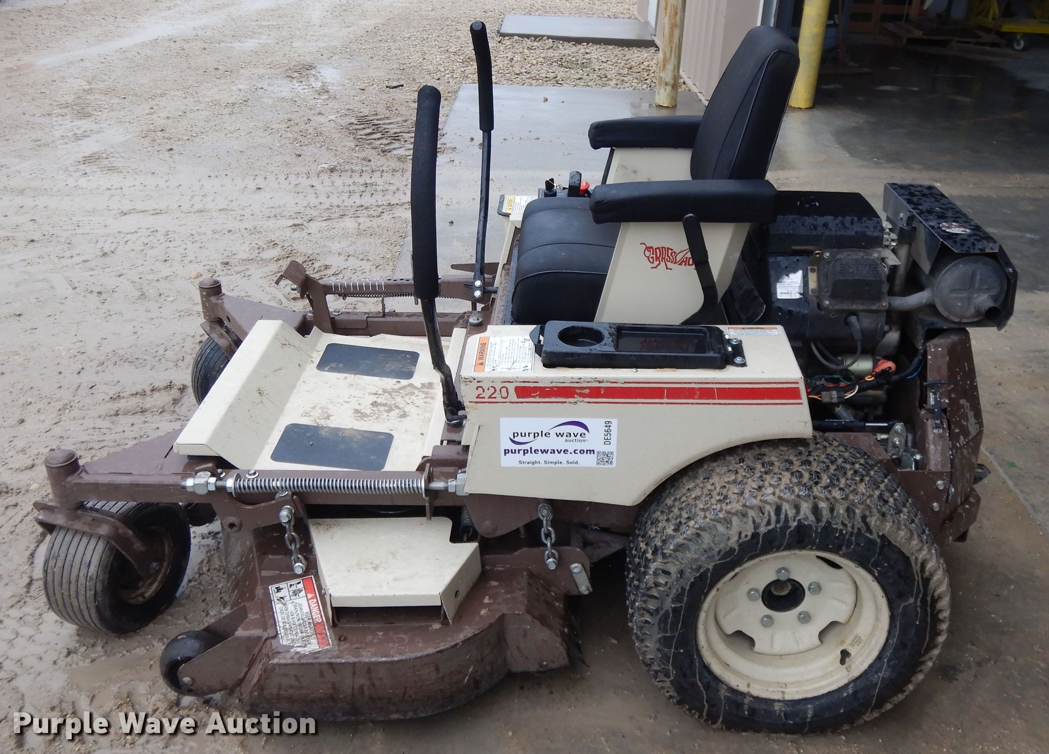 Grasshopper 220 ZTR lawn mower in Abilene, KS | Item DE5649 sold ...