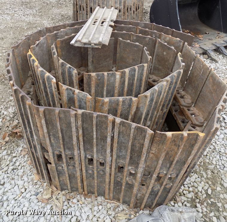 31.5"W triple grouser tracks in Red Oak, IA | Item DO9366 sold | Purple ...