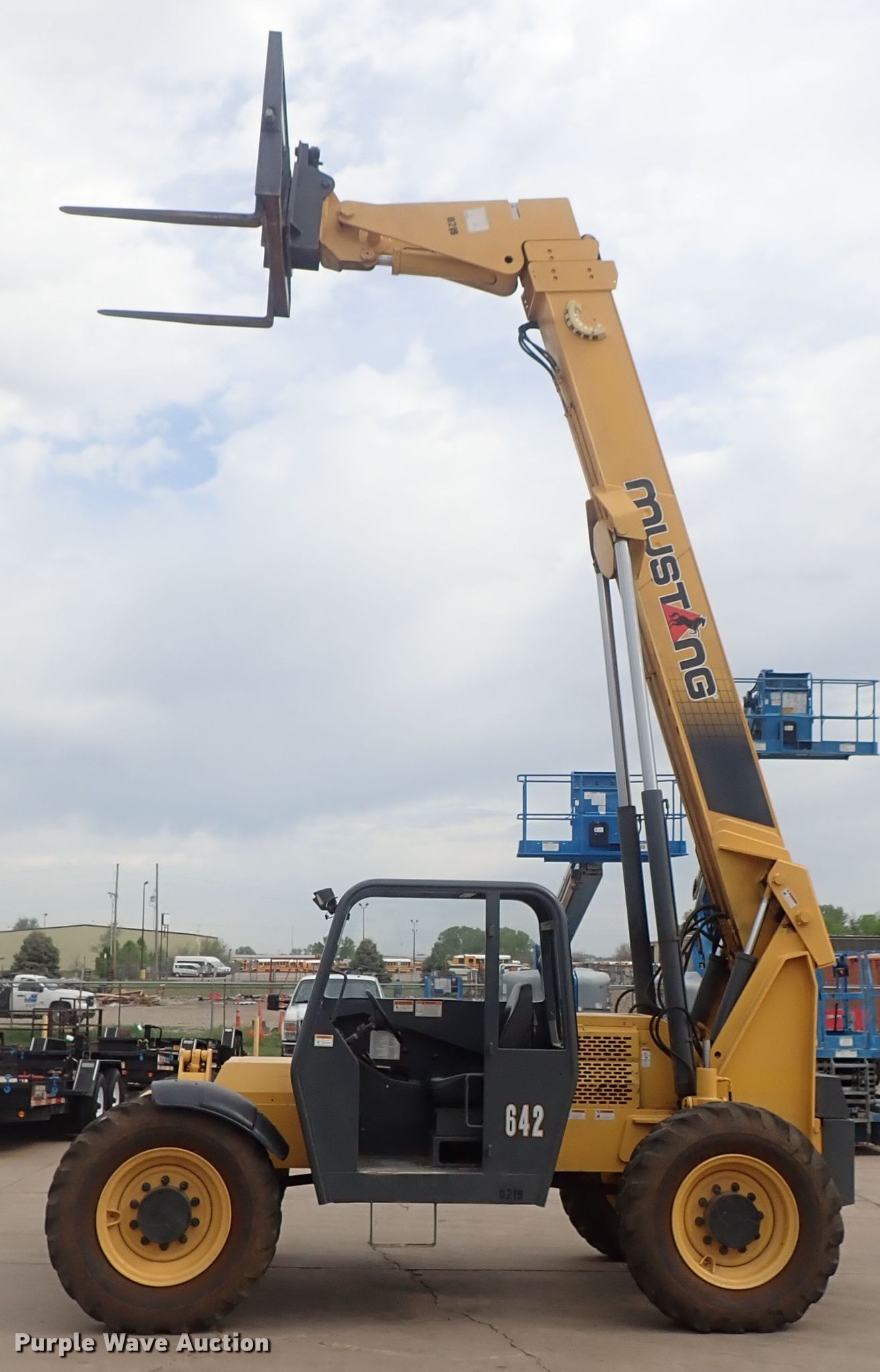 2007 Mustang 642 telehandler in Wichita, KS | Item DG3104 for sale ...