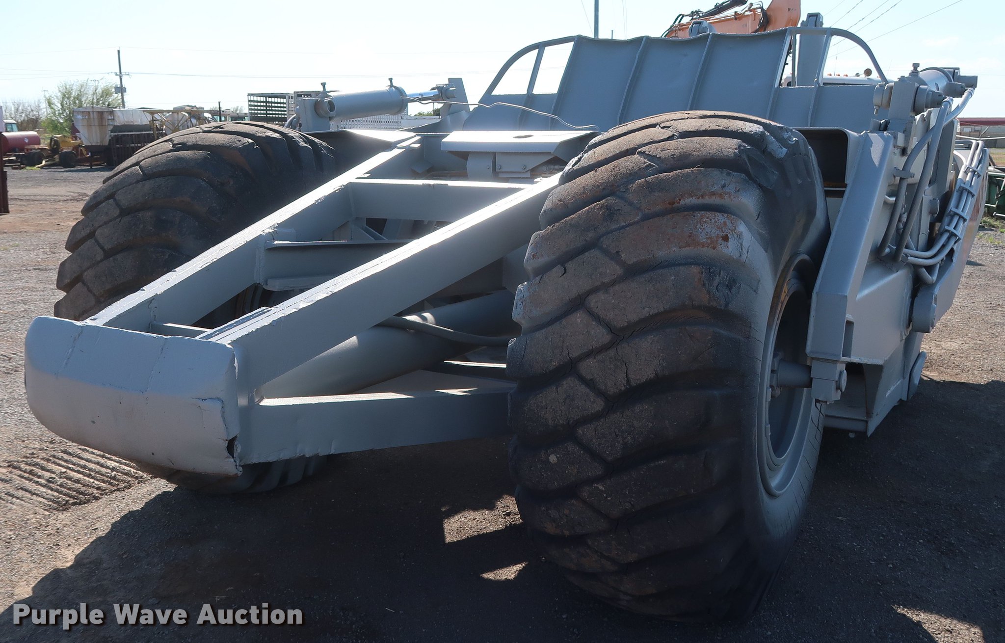 International 270 scraper in Hinton, OK | Item GS9868 sold | Purple Wave