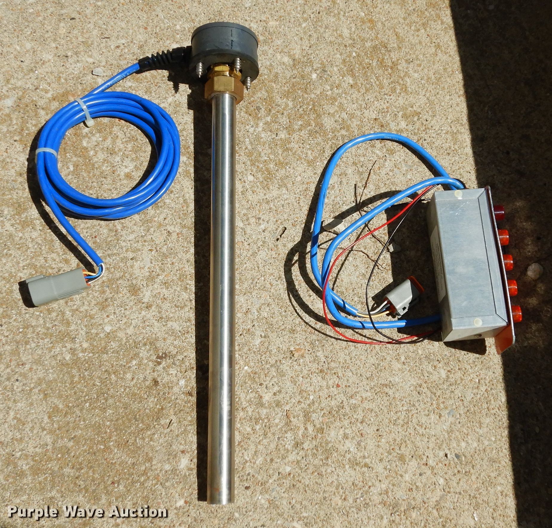 MC Quint Series 500 water level in Centropolis, KS | Item HT9199 sold ...