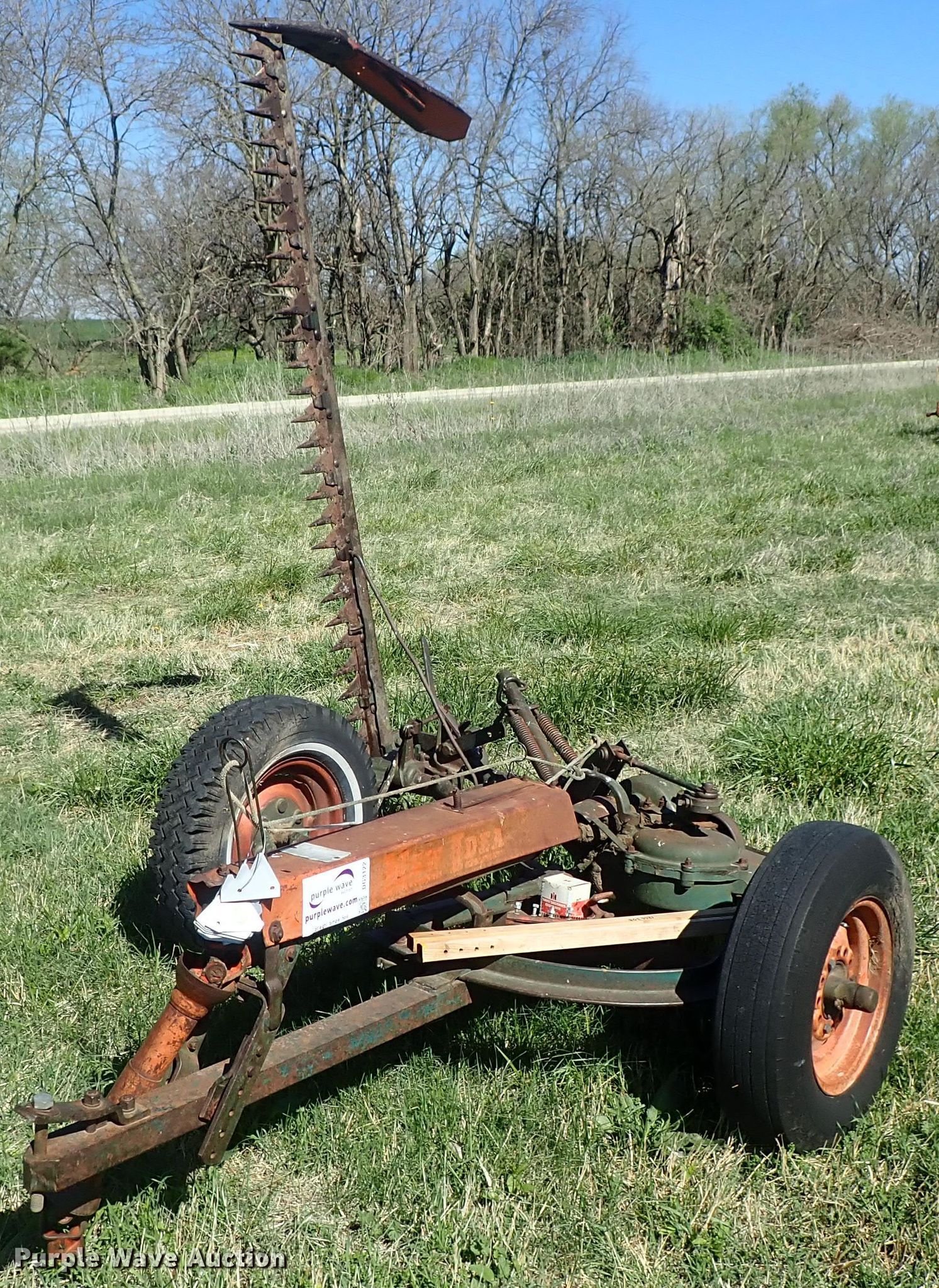 New Idea 251 sickle mower in Inman, KS | Item DG3122 sold | Purple Wave