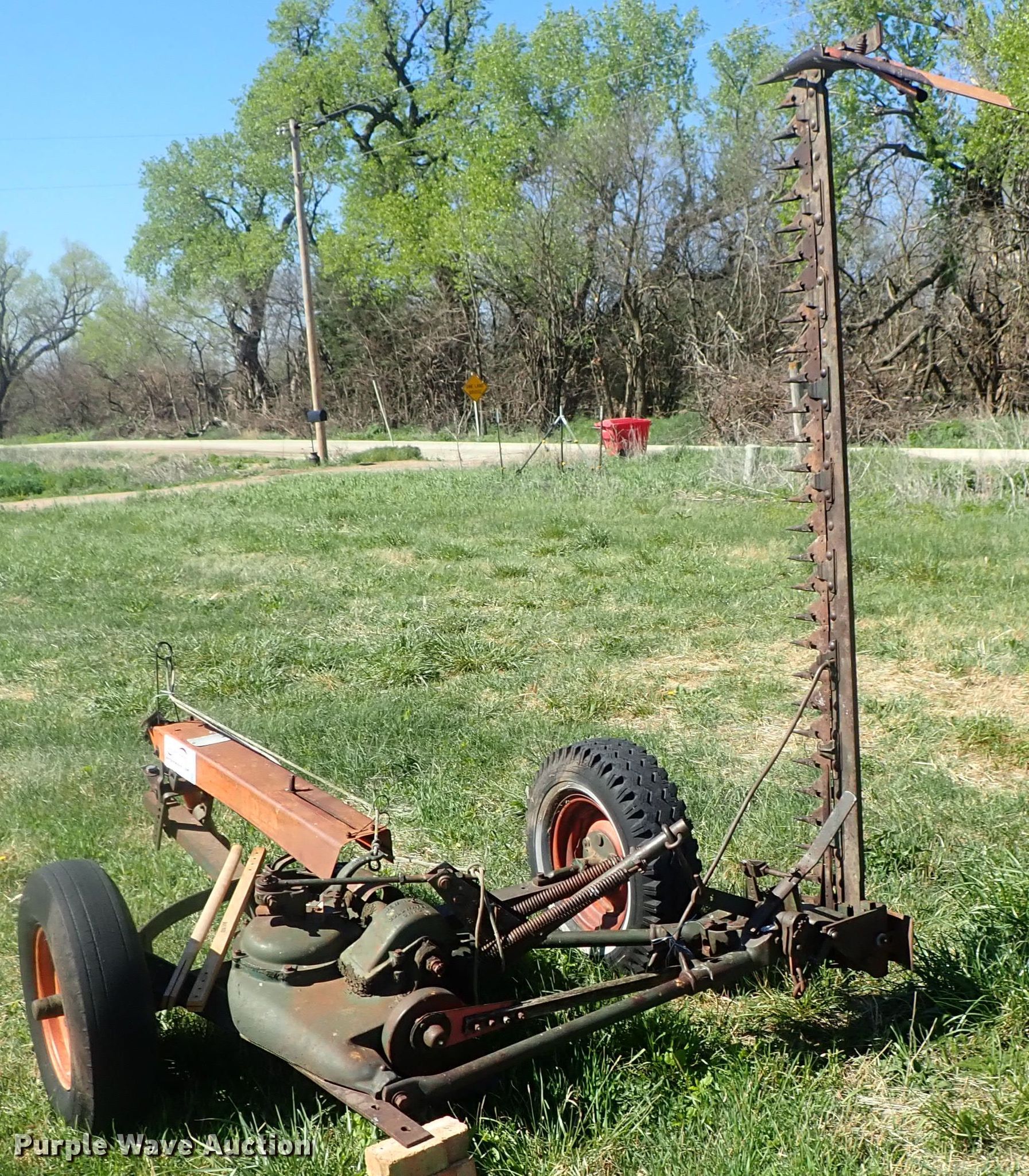 New Idea 251 sickle mower in Inman, KS | Item DG3122 sold | Purple Wave