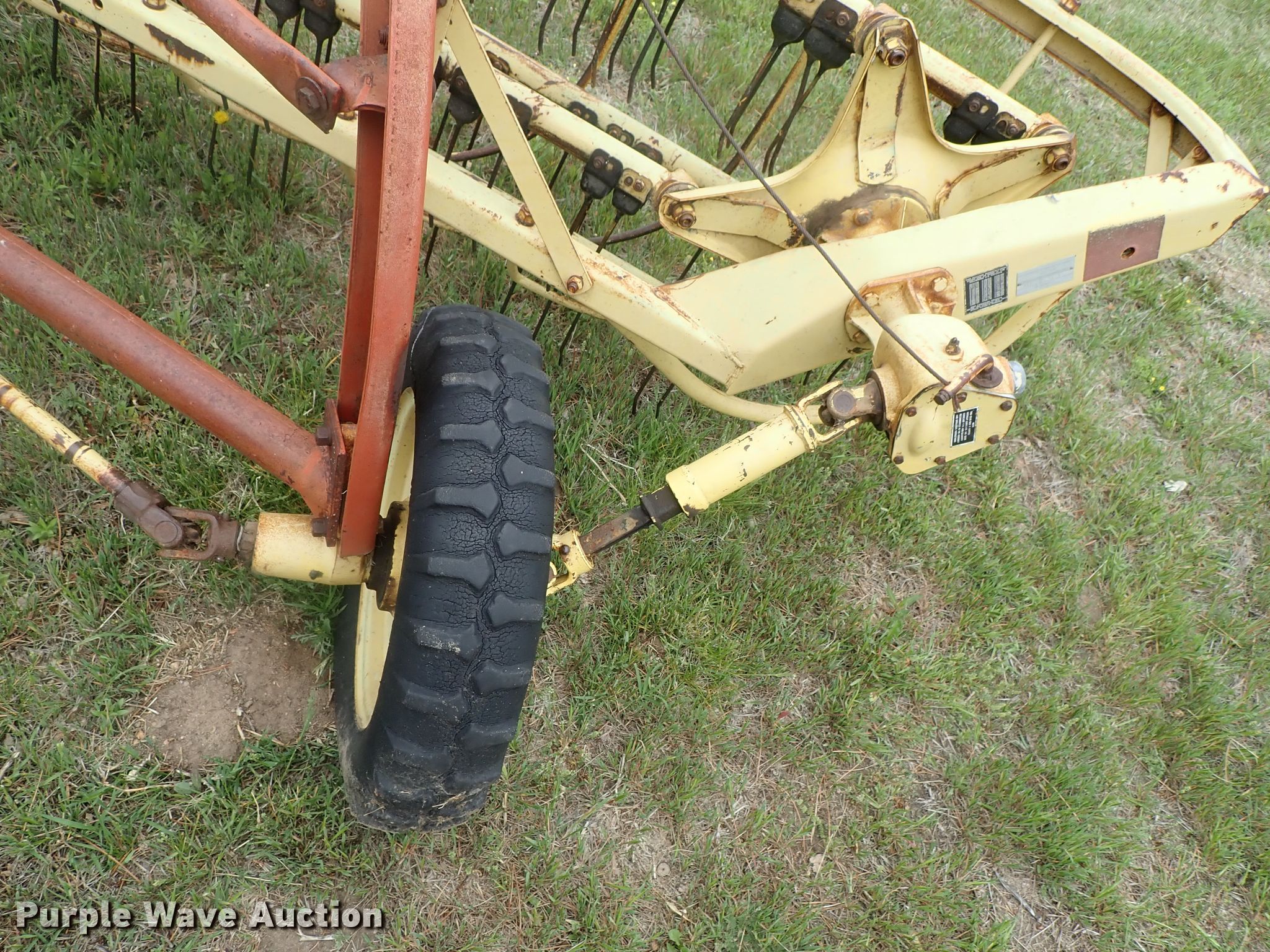 New Holland 260 hay rake in Lewis, KS | Item DG3154 sold | Purple Wave