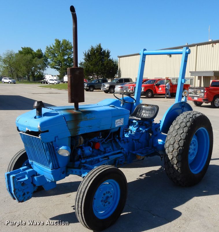 Ford tractor in Topeka, KS | Item DE5656 sold | Purple Wave