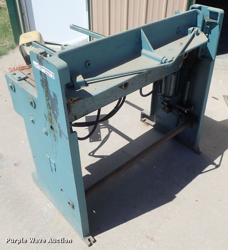 Famco 636 pneumatic shear in Lyons, KS | Item GR9081 sold | Purple Wave
