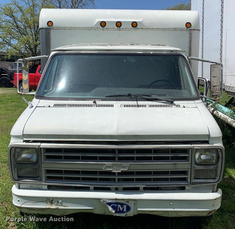 1987 Chevrolet G30 box truck in Topeka, KS | Item GY9107 sold | Purple Wave
