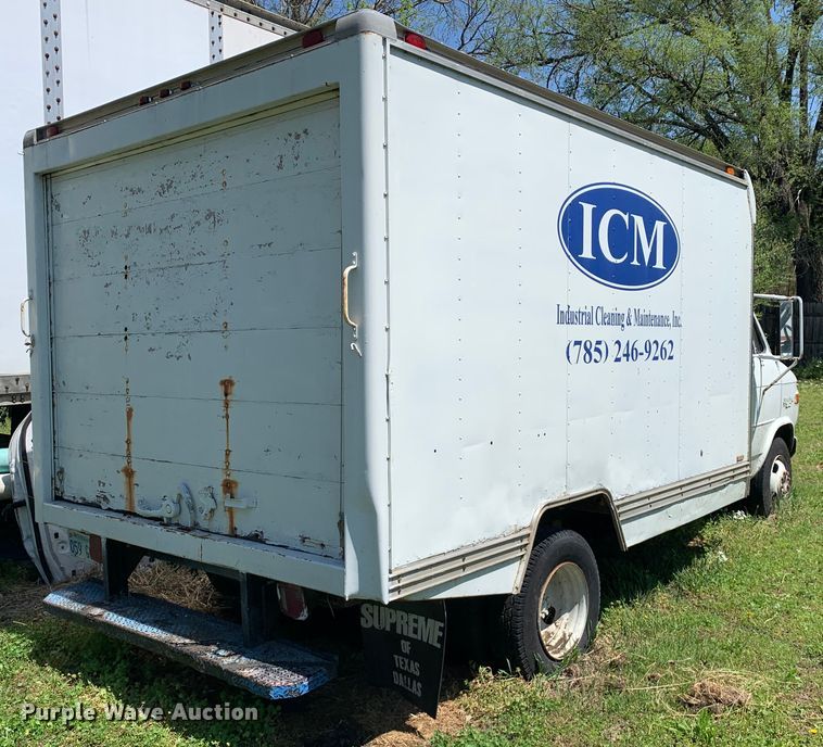 1987 Chevrolet G30 box truck in Topeka, KS | Item GY9107 sold | Purple Wave