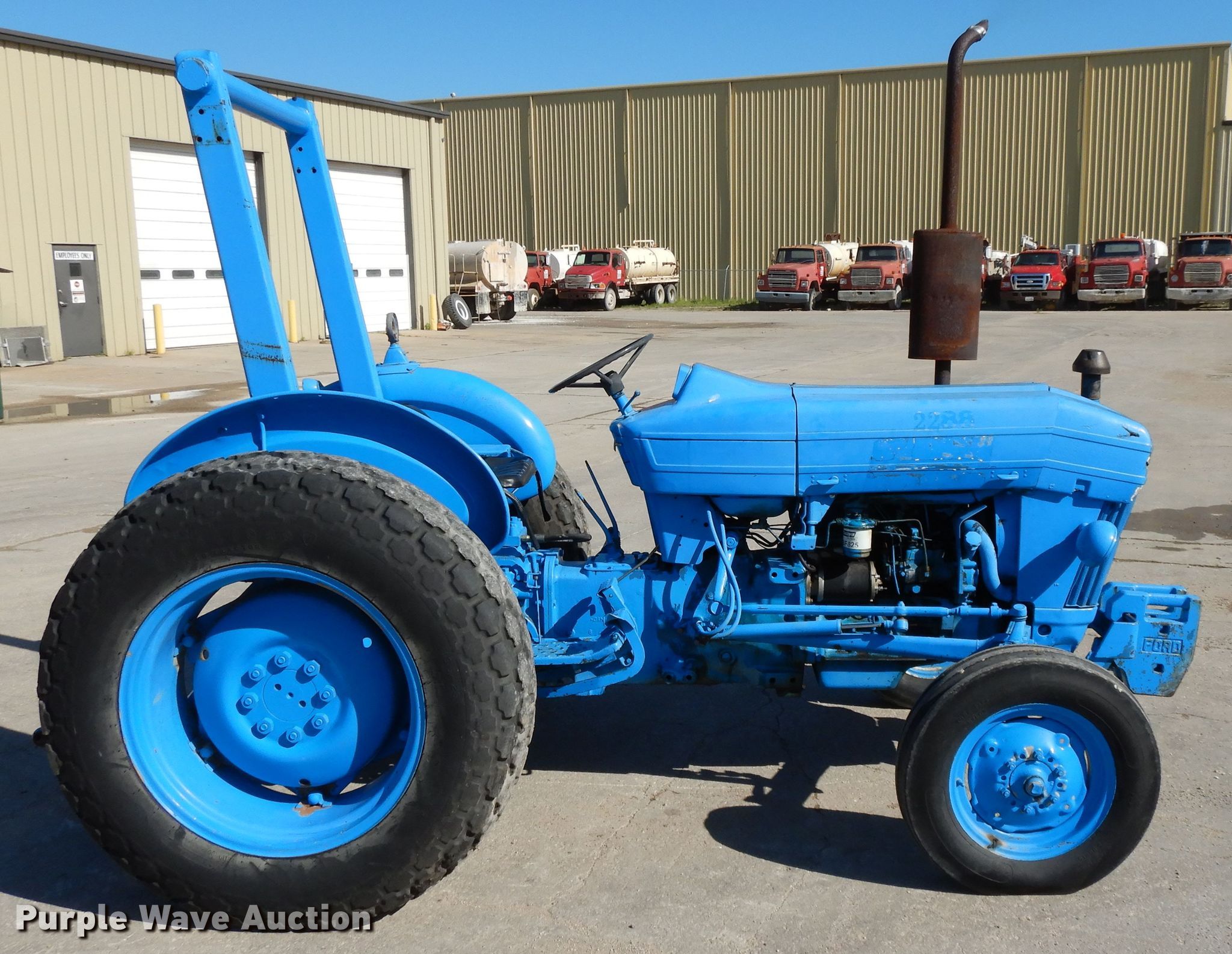 Ford tractor in Topeka, KS | Item DE5656 sold | Purple Wave