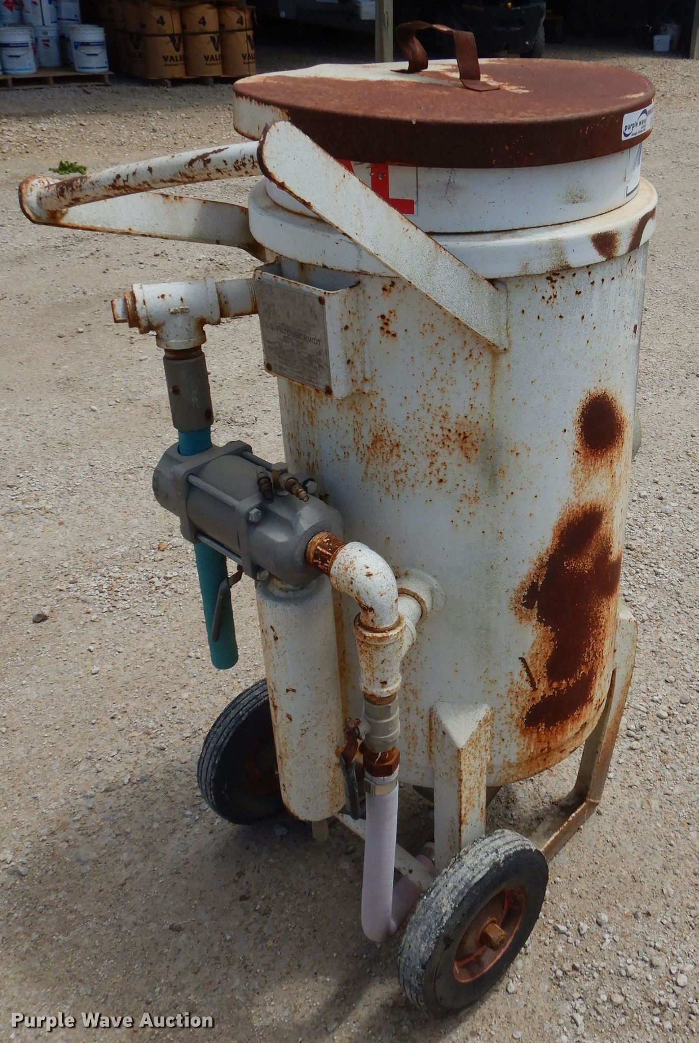 *1999 U.S. Filter/Schmidt sandblaster in Iola, KS | Item GP9196 sold ...