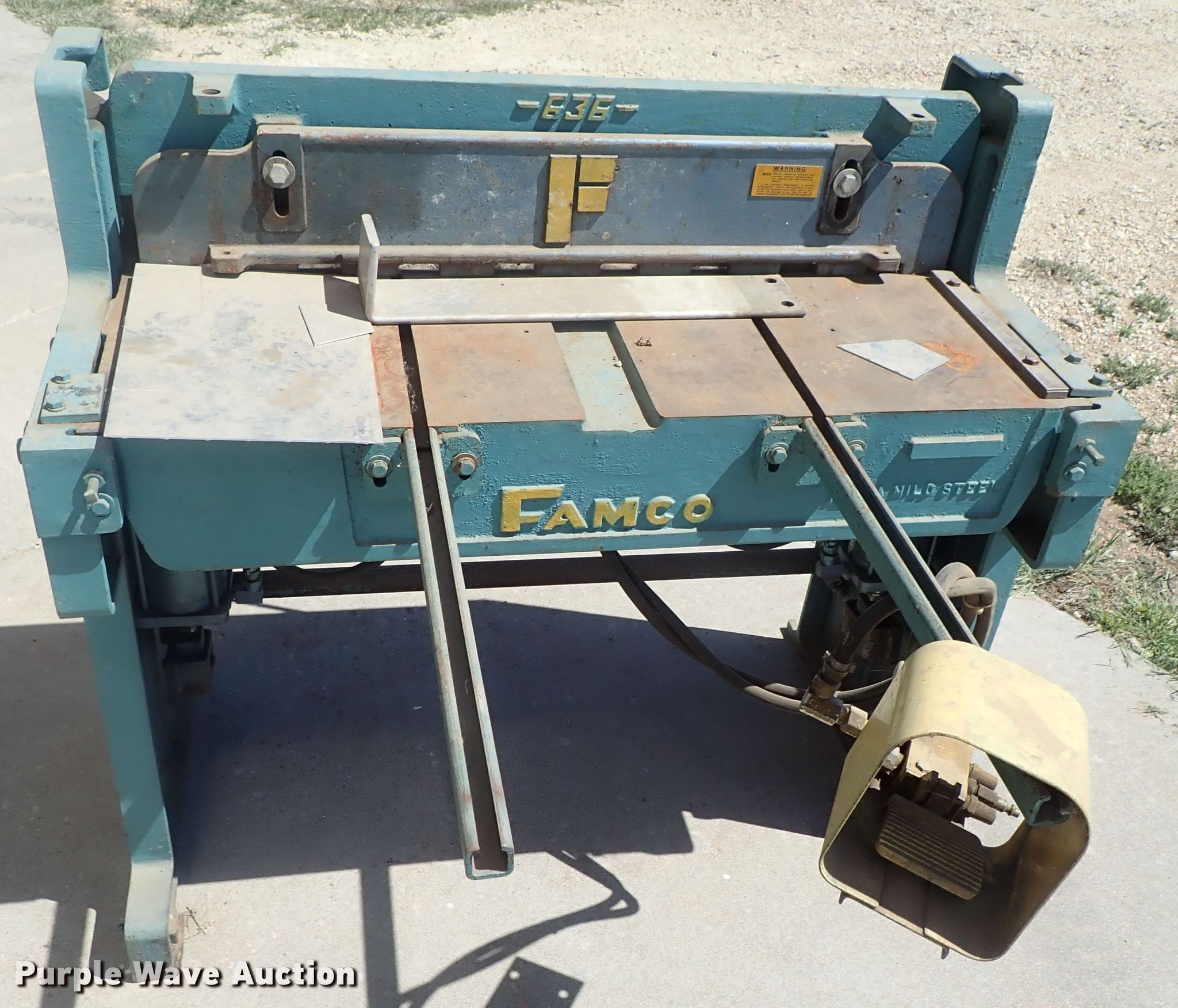 Famco 636 pneumatic shear in Lyons, KS | Item GR9081 sold | Purple Wave
